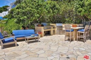 Celebrity Homes of the Week: Neil Diamond | Zoocasa Life