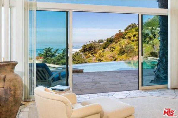 Celebrity Homes of the Week: Neil Diamond | Zoocasa Life