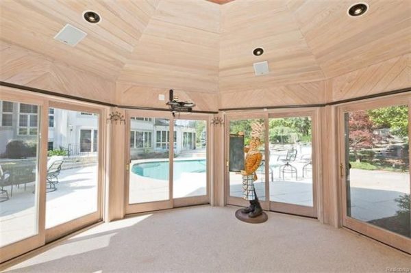 Celebrity Homes of the Week: Marshall Mathers | Zoocasa Life
