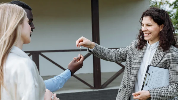 27 Questions to Ask a Landlord Before Renting: Checklist