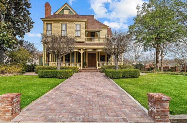 5 Victorian Homes for Sale That You'll Want to Make Your Own