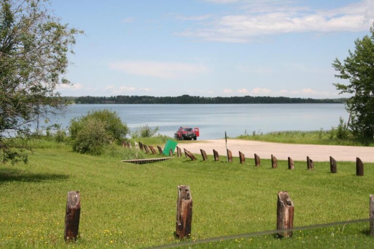 6 Lakes Close to Edmonton That Locals Love