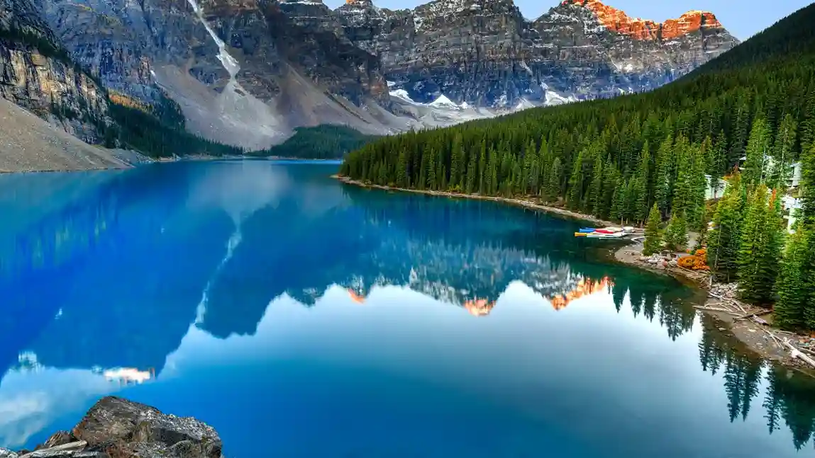 6 Lakes Close to Edmonton That Locals Love